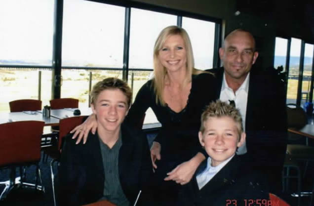 Links [themoones.co.uk]